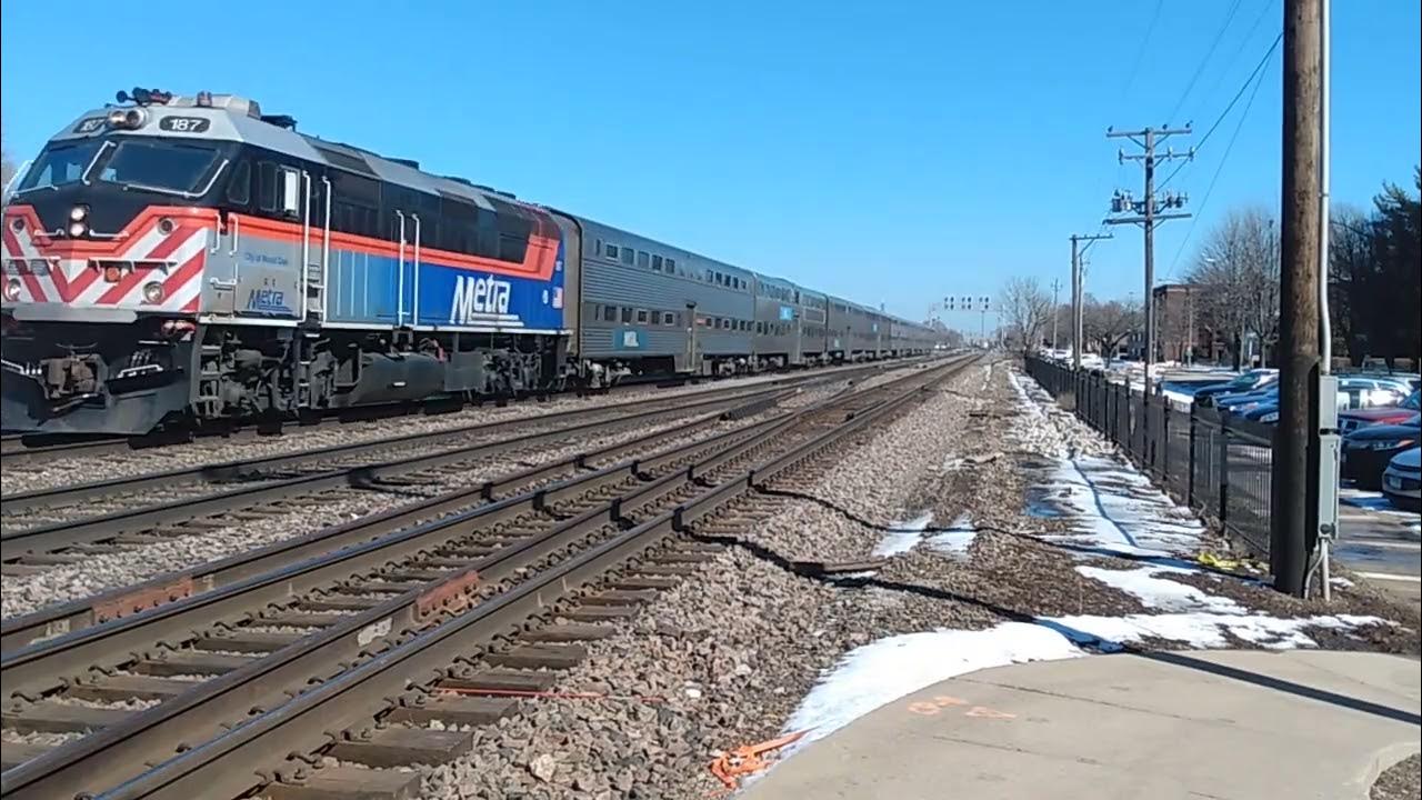 Metra Outbound At Berwyn On the BNSF Racetrack - YouTube