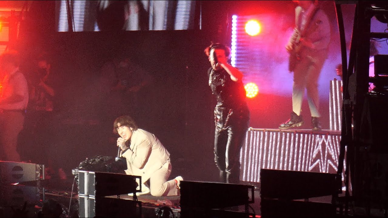 Bring Me The Horizon - Obey (feat. Yungblud) [4K] @ Knotfest, Los ...