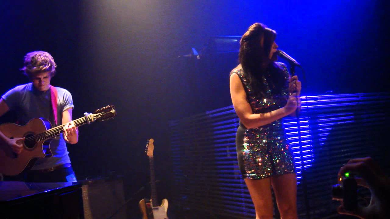 Gareth Emery feat Roxanne Emery - Too Dark Tonight (Acoustic Live ...