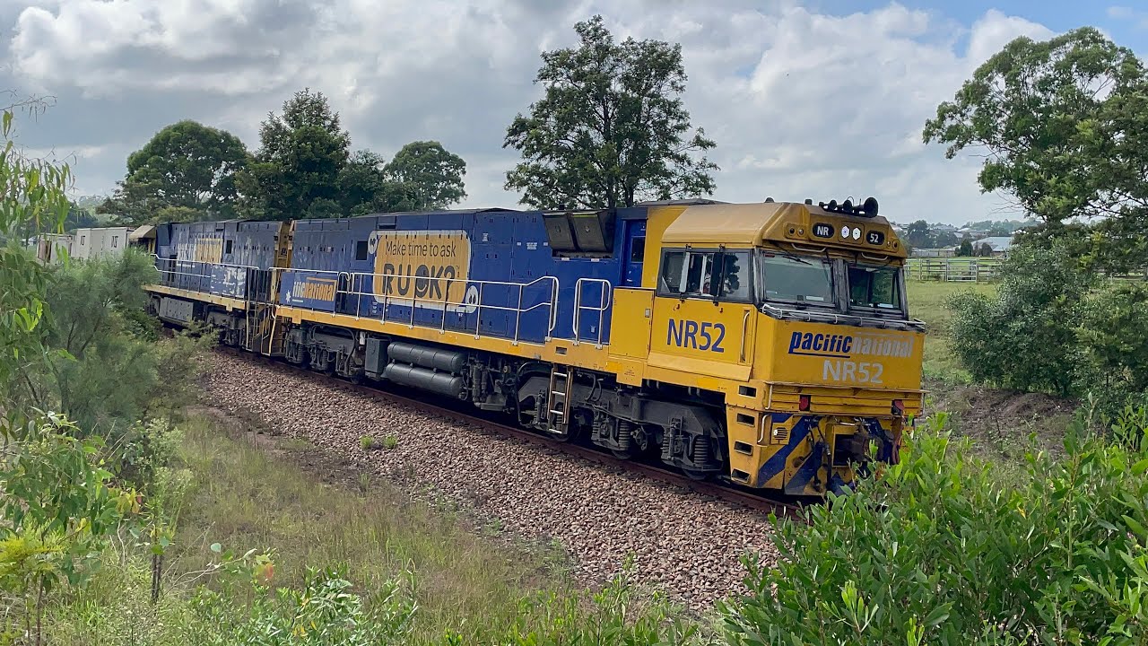 Pacific National NR52 & NR95 with 3BA6 at Oakhampton - 26/2/25 - YouTube