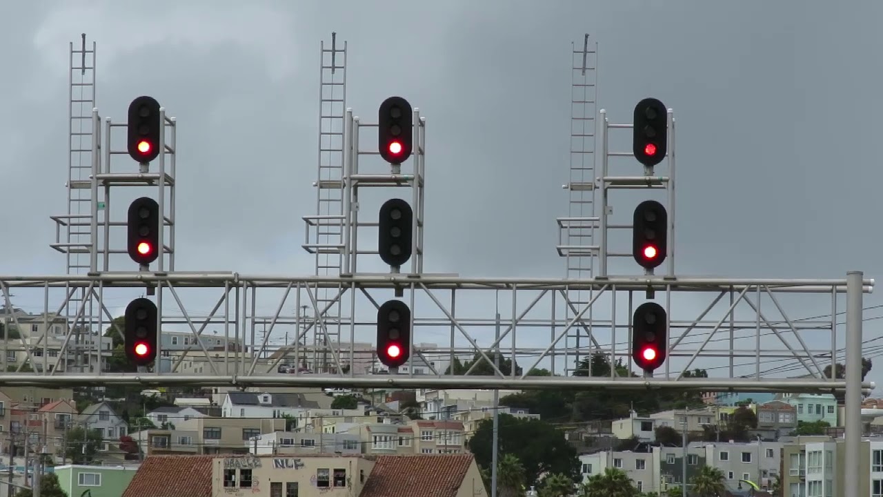 Caltrain Bayshore Flashing Signals - YouTube