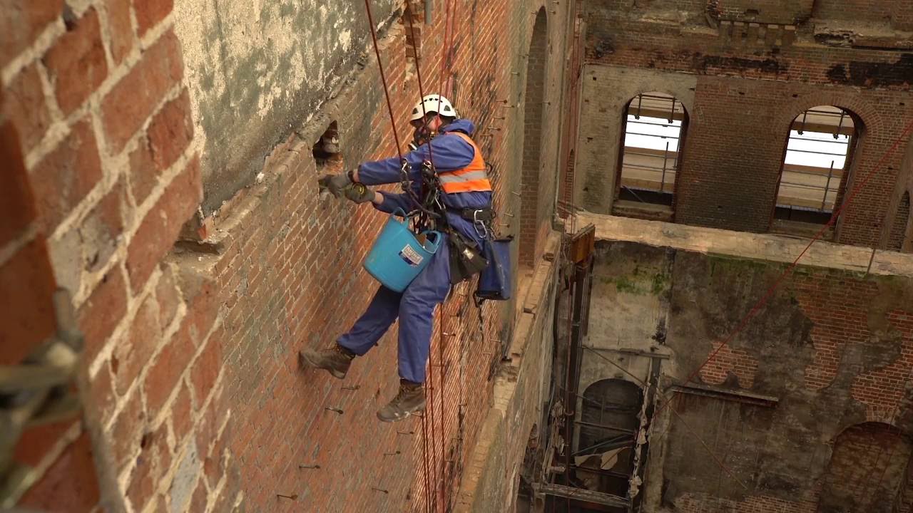 Abseilers at Clandon Park - YouTube