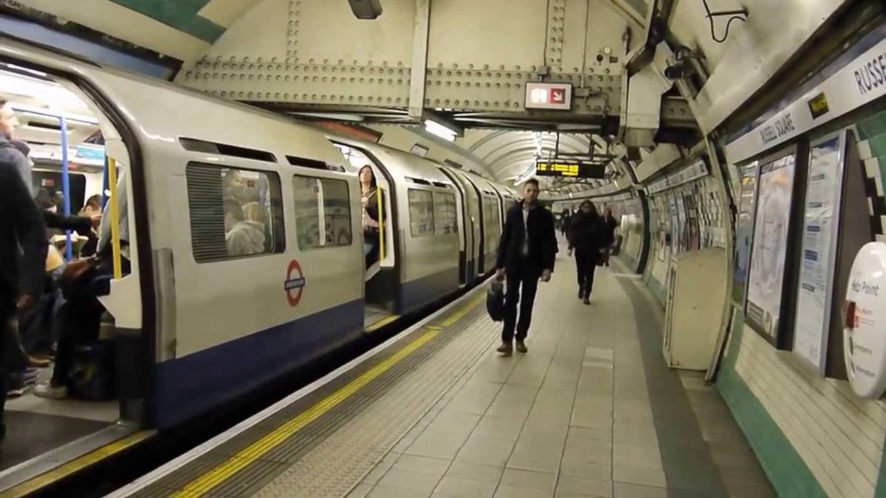 Piccadilly Line Tube At Russell Square 2 Nov 2016 - YouTube