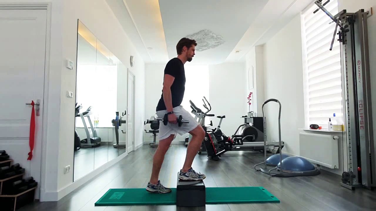 Weighted knee ups - YouTube