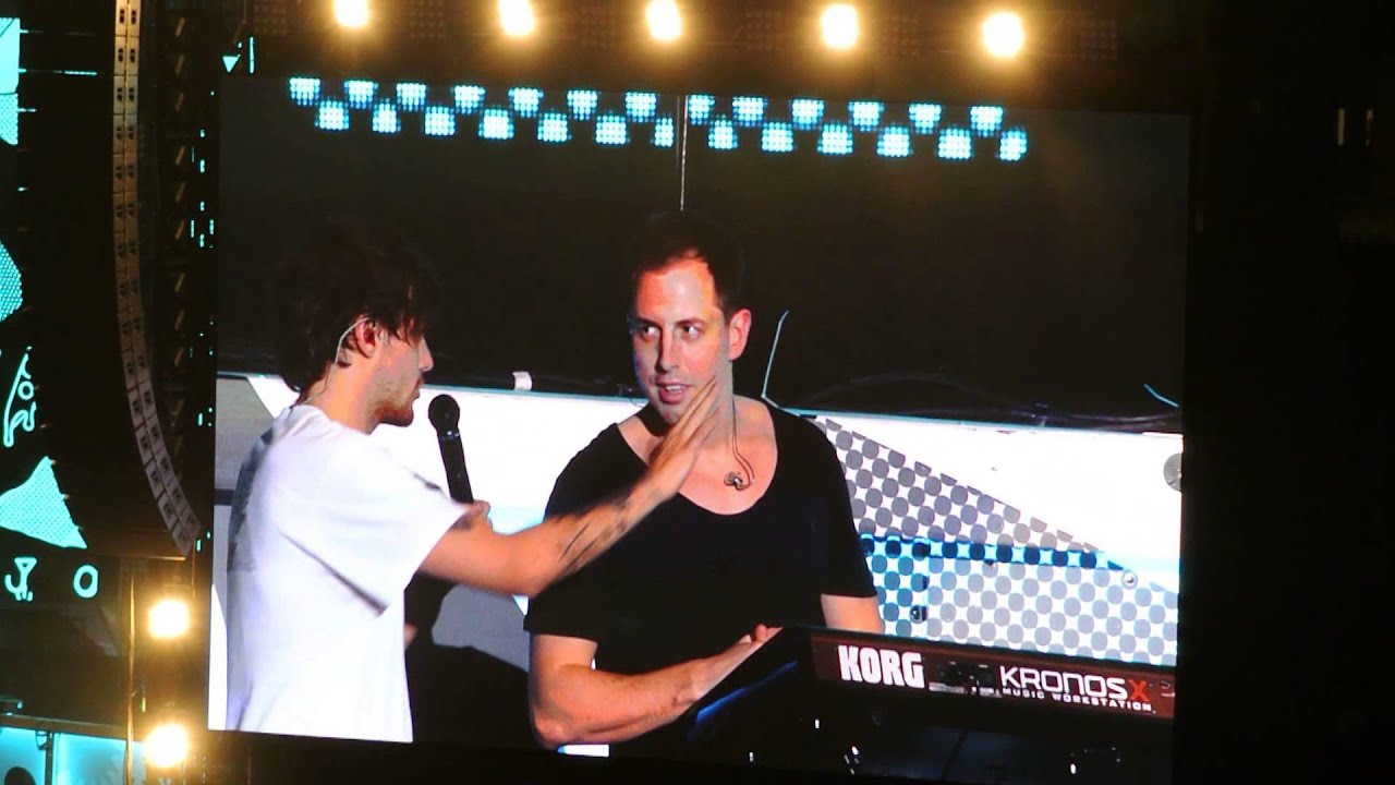 One Direction OTRA 2015 Singapore- Louis' Speech - YouTube
