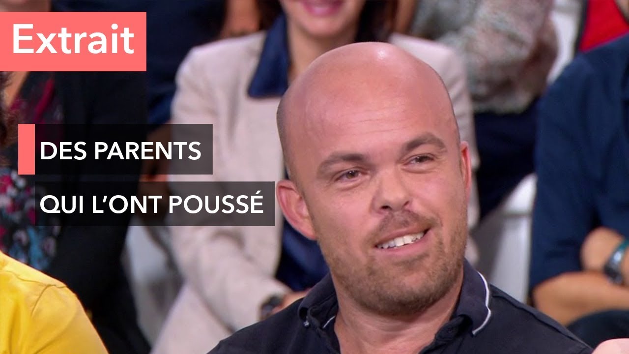 Atteint de nanisme : il a bien accepté sa différence - Ça commence ...