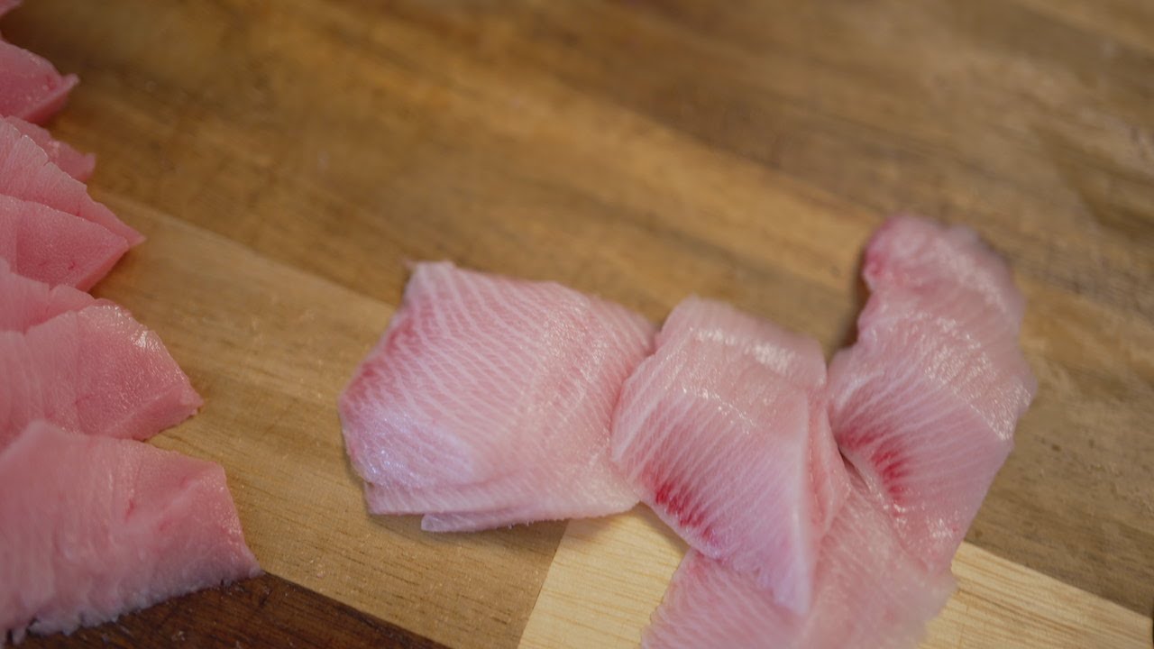 在家让老爹切研究切鱼想实现生鱼片自由，frozen, yellow tail, Hamachi Loin,。 - YouTube