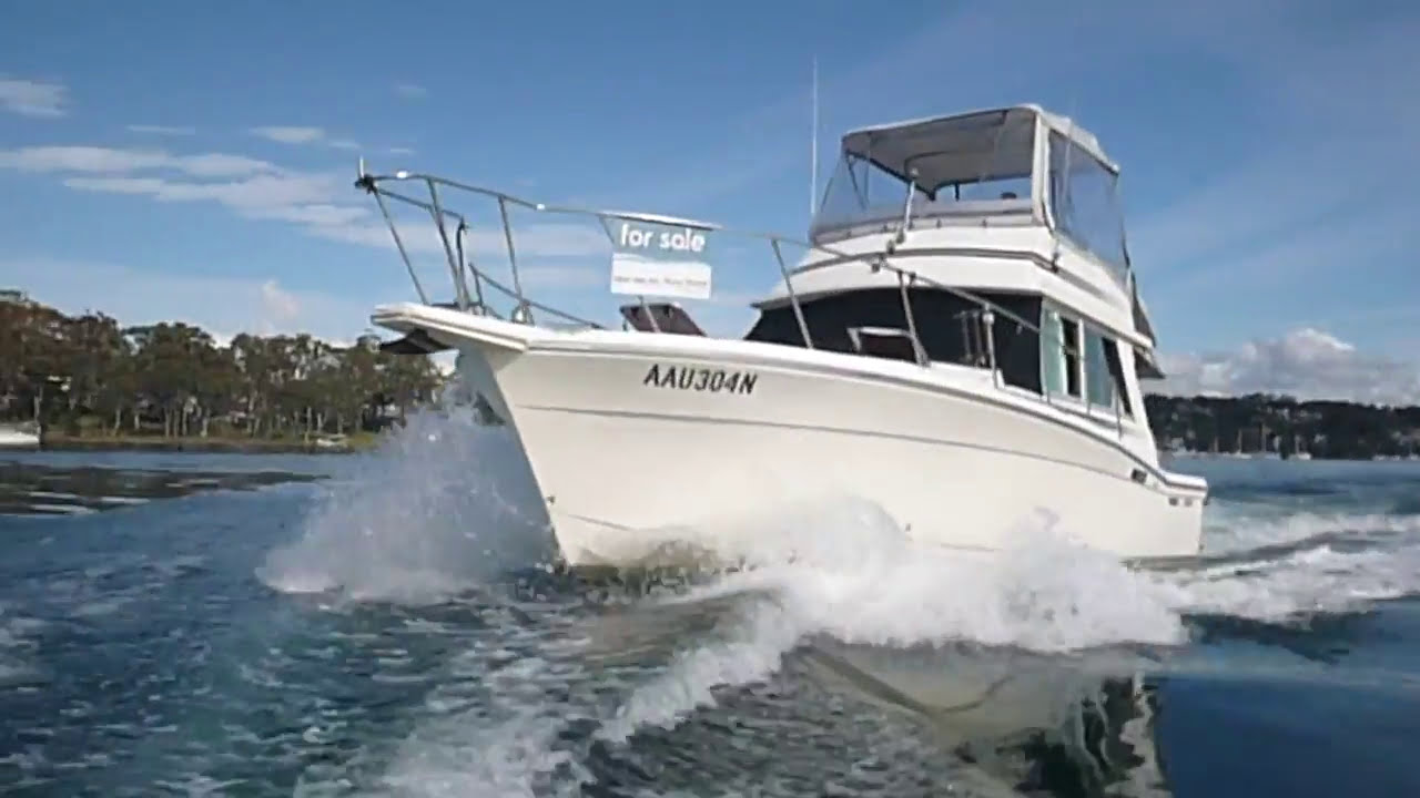 Mariner 3400 Flybridge Cruiser - Walkthrough - YouTube