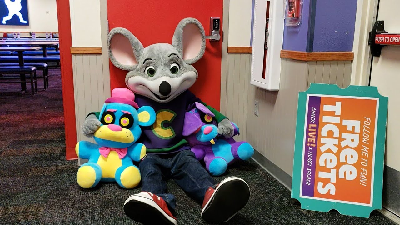 Chuck E Cheese goes to sleep | Chuck E Cheese with his favorite ...