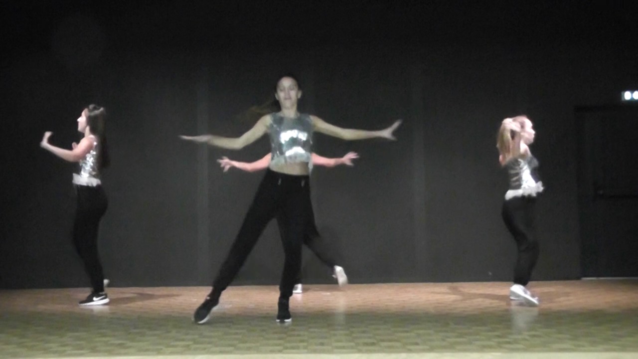 Caribbean rave dance routine - YouTube