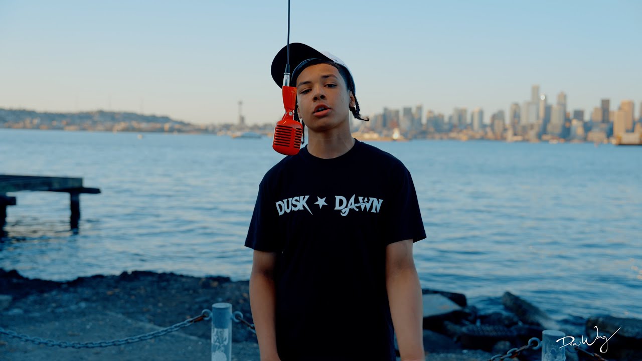 Bmoney - Outdated || The Red Mic District Performance || Shot by Don Wong Films - YouTube