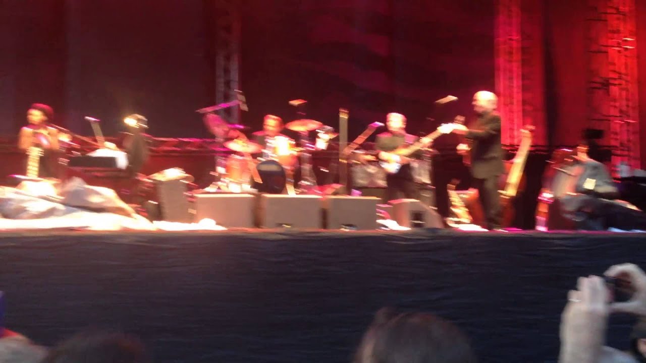 Van Morrison - In The Garden / Gloria (Live in Stockholm 2015) - YouTube