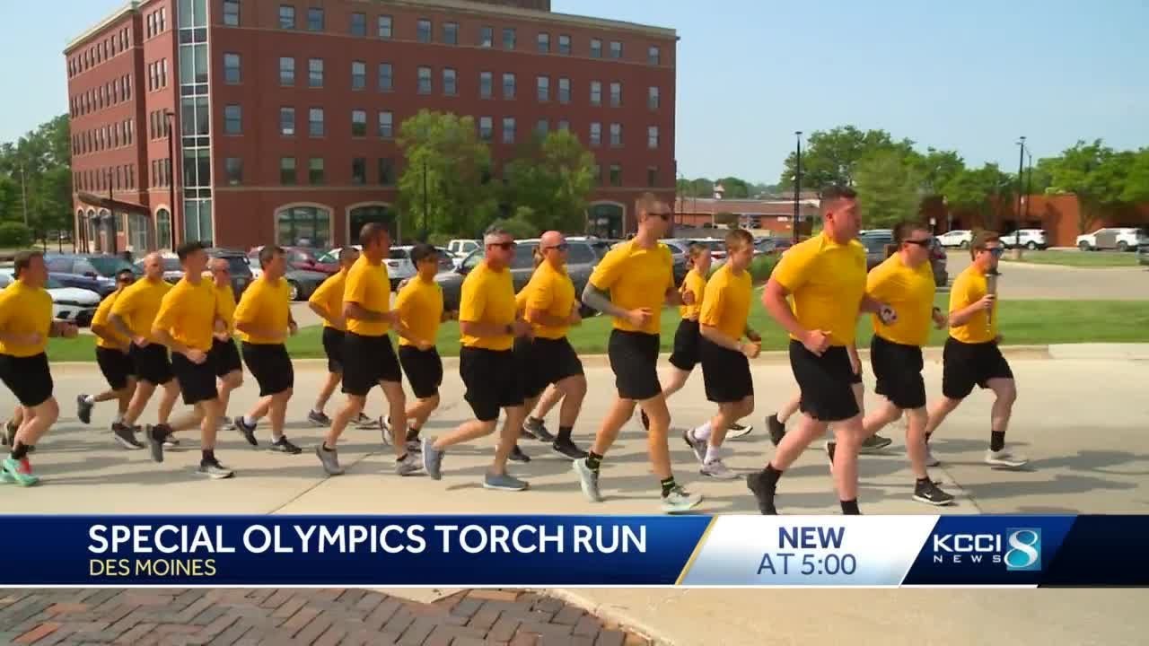 Law enforcement officers take part in Special Olympics Torch Run - YouTube