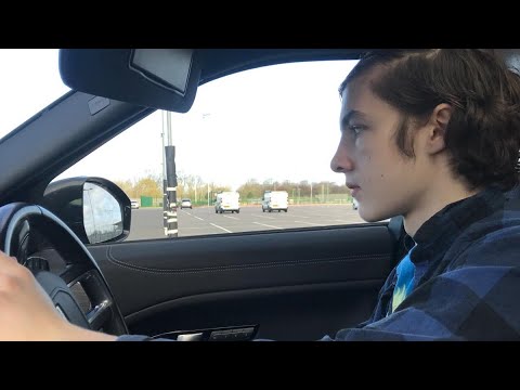 My first driving lesson! 🚙😁 - YouTube