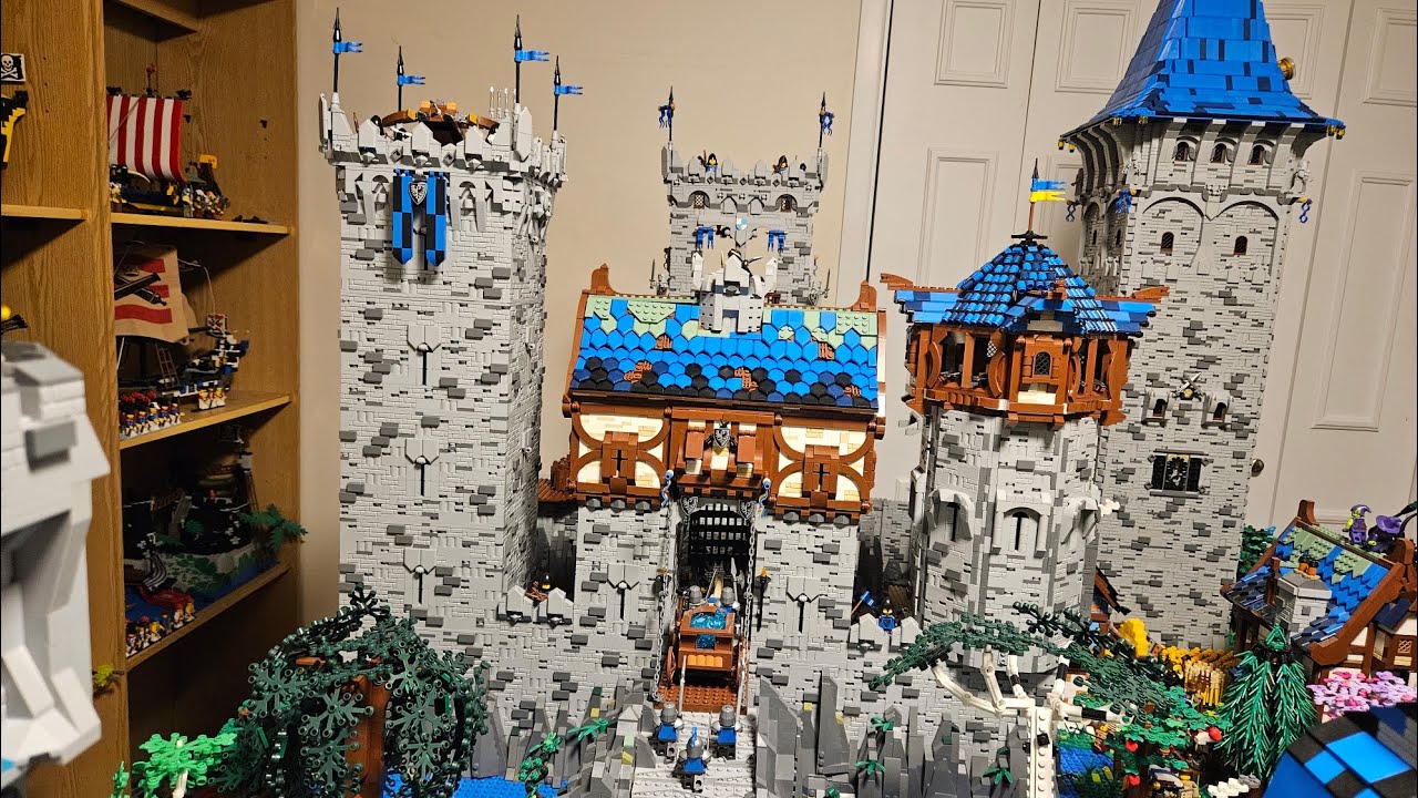 The Biggest Black Falcon Lego Castle You'll See! - YouTube