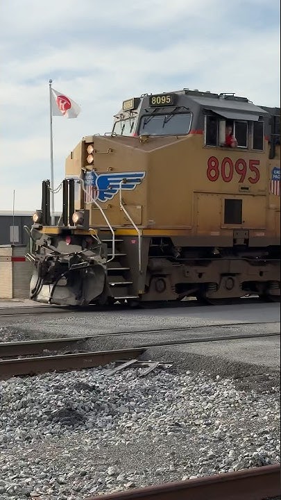 NB UP 8095 leads NS-281 - YouTube
