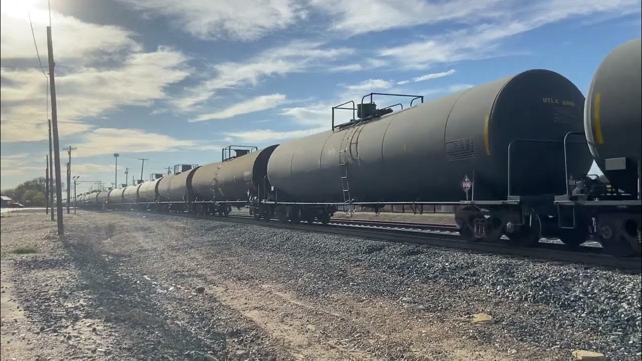 BNSF 3795 EB Leads KCS Oil Tank Train With Friendly Crew In Laredo, Texas 2/8/23 - YouTube