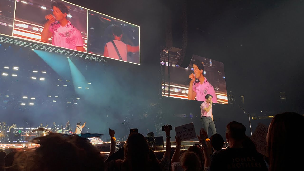 Jonas Brothers: The Tour Toronto August 19, 2023 Joe Jonas Cake By The ...