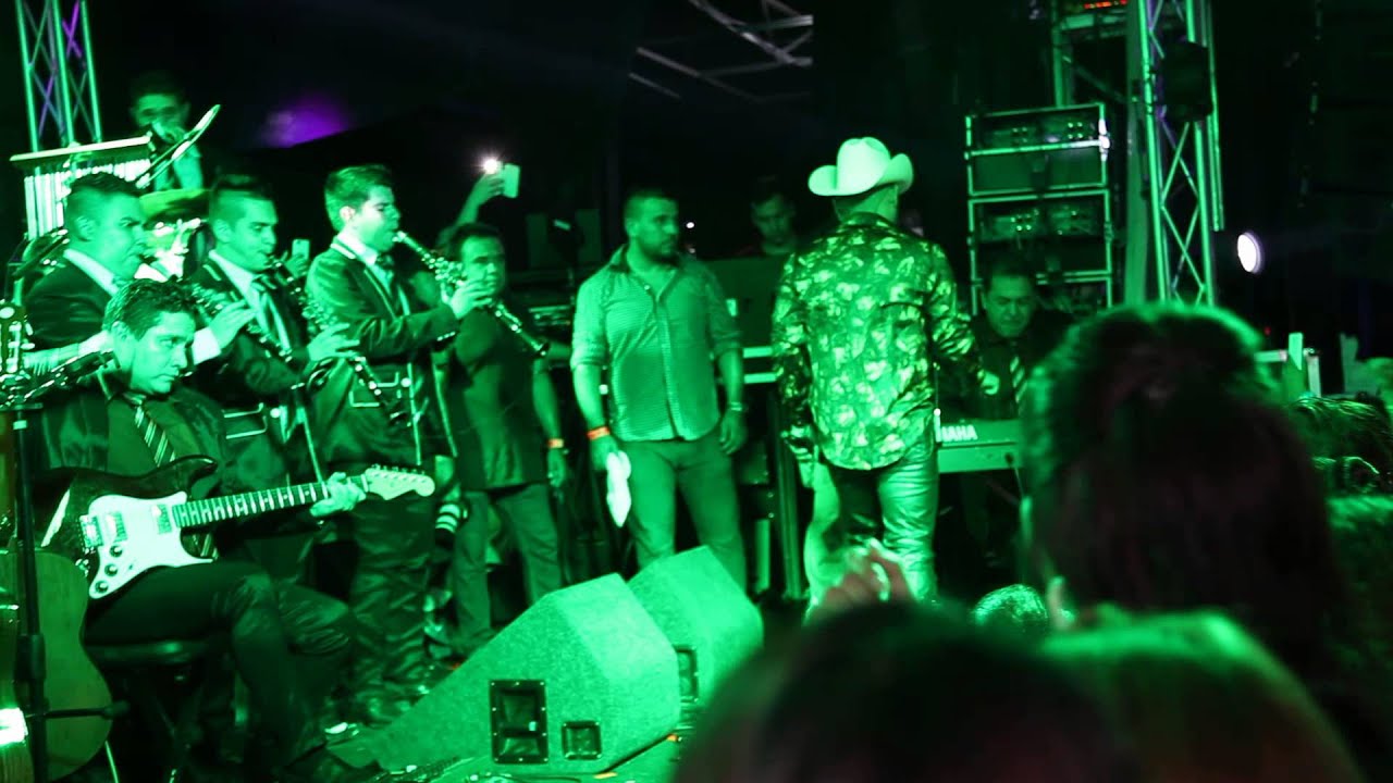 Un Hombre Normal by Espinoza Paz en Vivo - YouTube