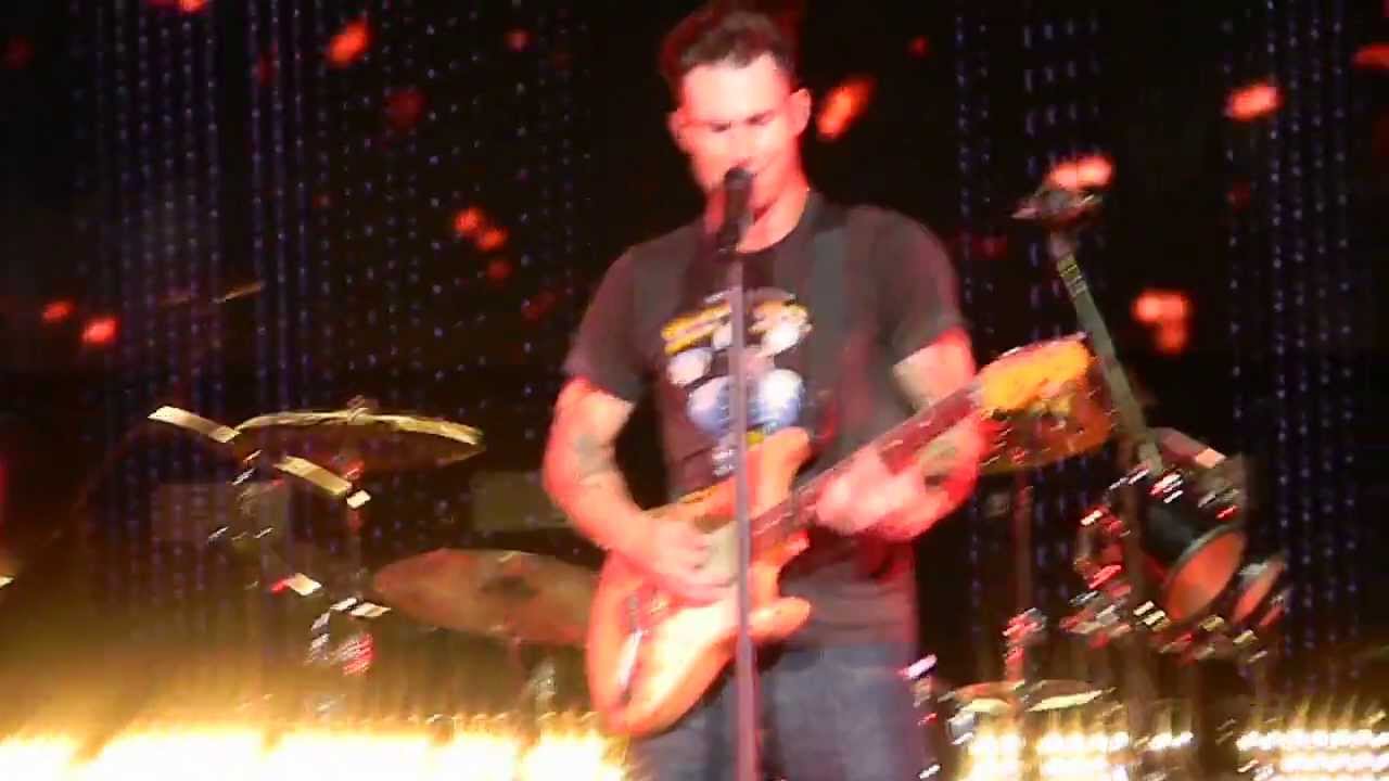Maroon 5 "Shiver" & "Wake Up Call" LIVE at Molson Amphitheatre 2013 ...