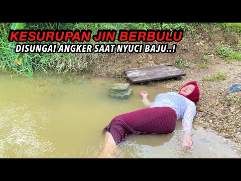CEWEK CANTIK PINGSAN DAN KESURUPAN DIGUNA GUNA MBAH DUKUN SAAT NYUCI DISUNGAI ANGKER YANG ADA BUAYA.