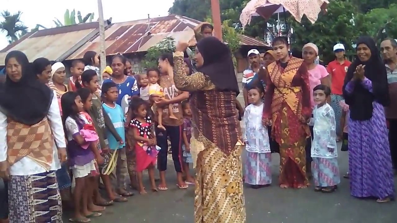 Tarian adat togale(tobelo,galela) maluku utara - YouTube
