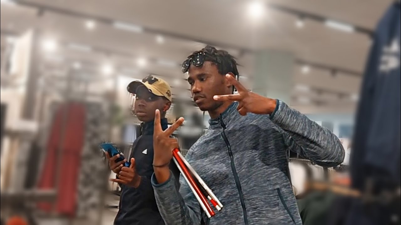 Taking photos...with random strangers - YouTube