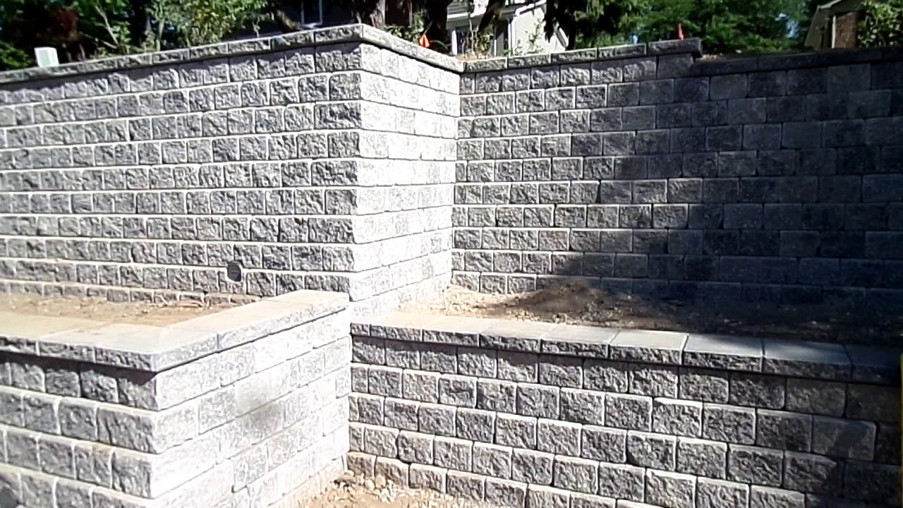 Bloomfield Hills Unilock Pisa 2 Retaining Walls - YouTube