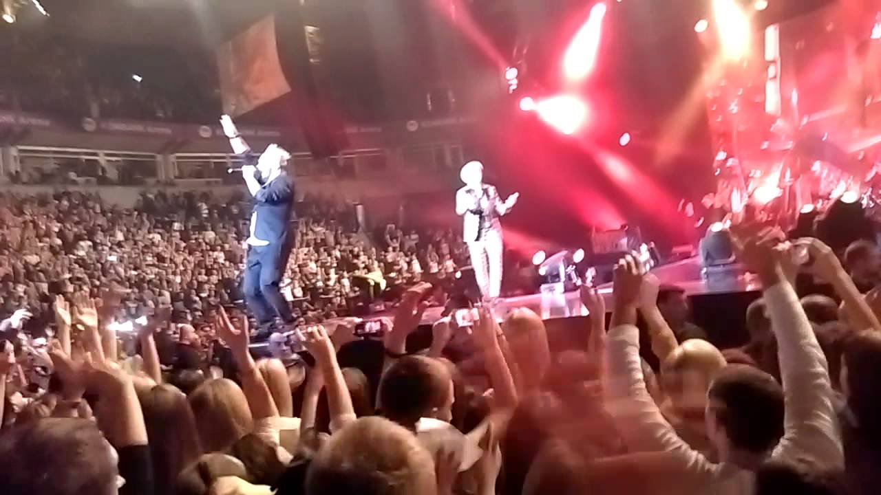 Dino Merlin - Sredinom 25.10.2015 (Kombank Arena) - YouTube
