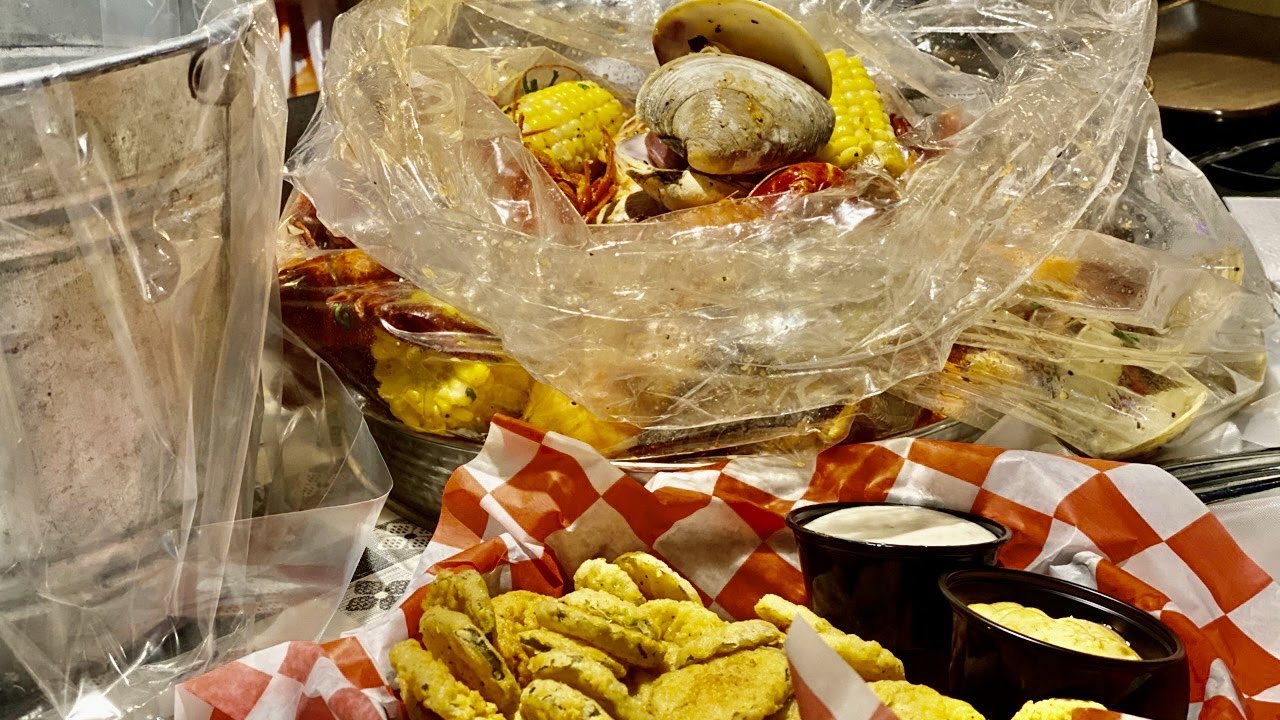 Having dinner at the boil shack with friends || The Happy Walker - YouTube