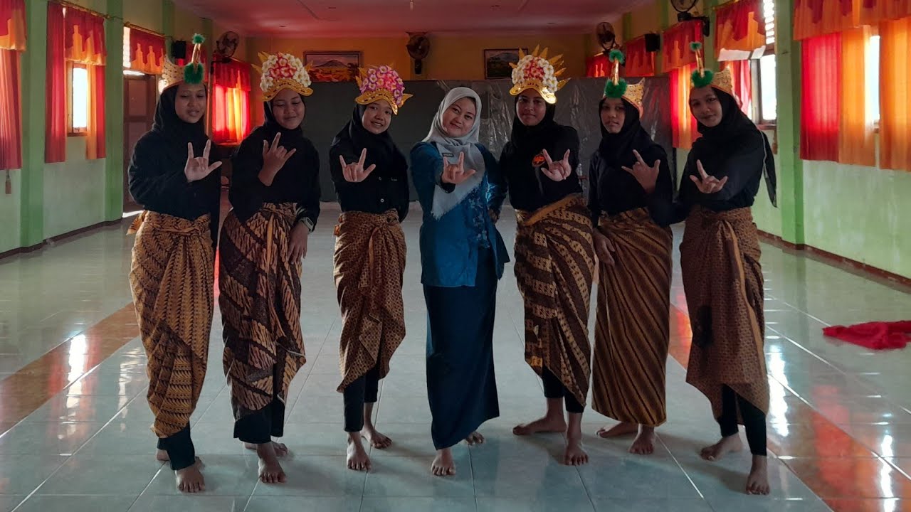 GENDHIS MANIS - PAGELARAN KESENIAN JAWA - YouTube
