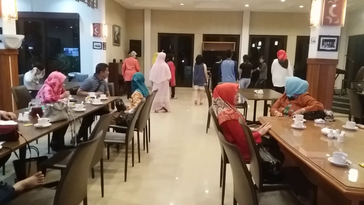 Line dance free for teachers... at SMK DARMAWAN every friday nite - YouTube