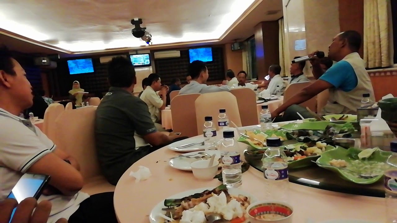 Istana nelayan resto - YouTube