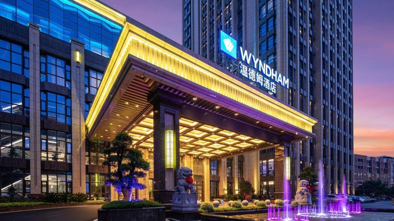 Wyndham Taixing Downtown, Taixing, China - YouTube