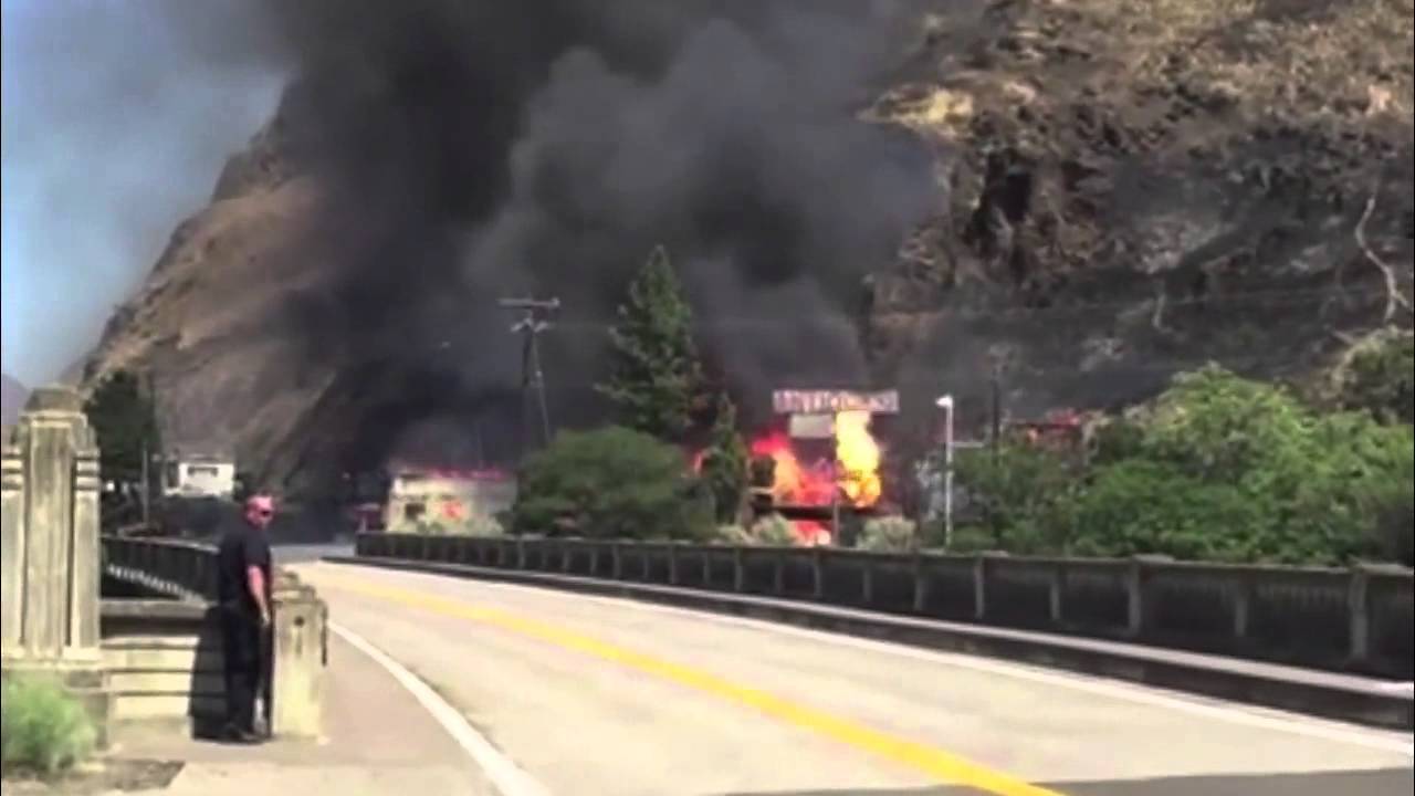 Columbia River Gorge fire near Biggs Junction - YouTube