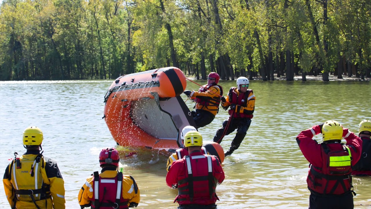SWIFTWATER RESCUE TRAINING - YouTube