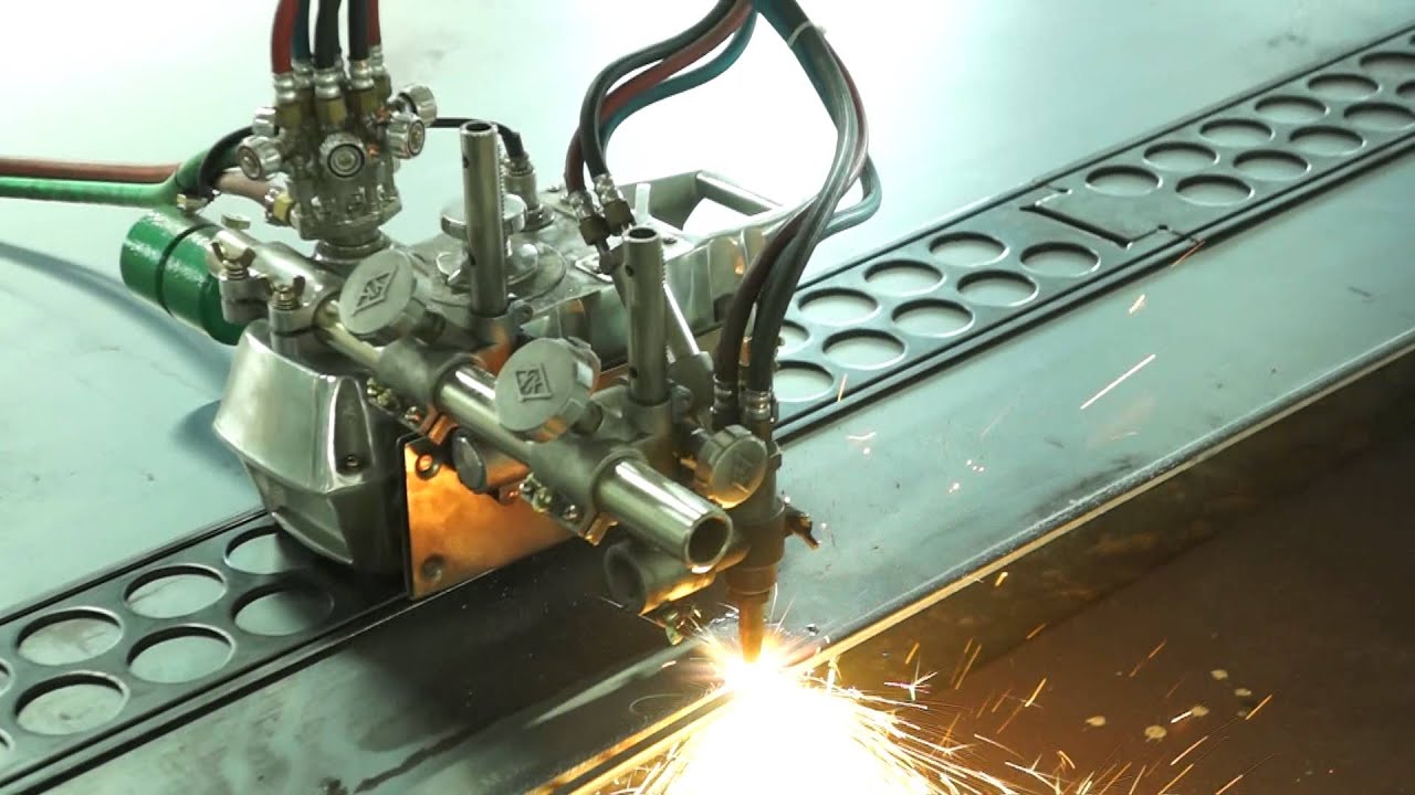 Steel Plate Cutting for Submerged Arc Welding Pipe (SAW Pipe) - YouTube
