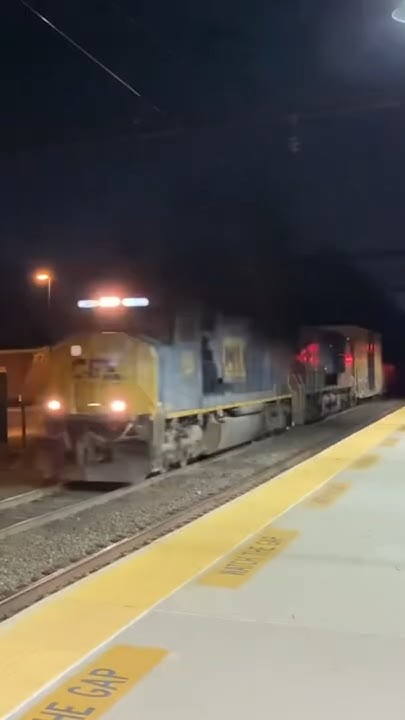 CSX M404 with a SD70MAC Leader - YouTube