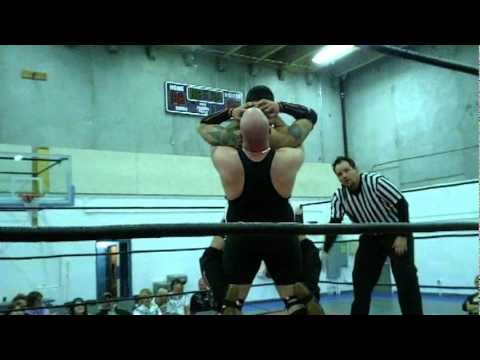 AXW PRESENTS BIG BULL BRADDOCK VS. KYLE HAWK 11-28-10 - YouTube