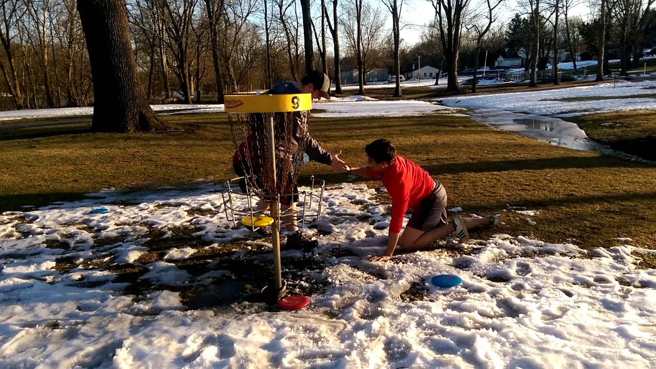 Super Flying Disc Golf Man - YouTube