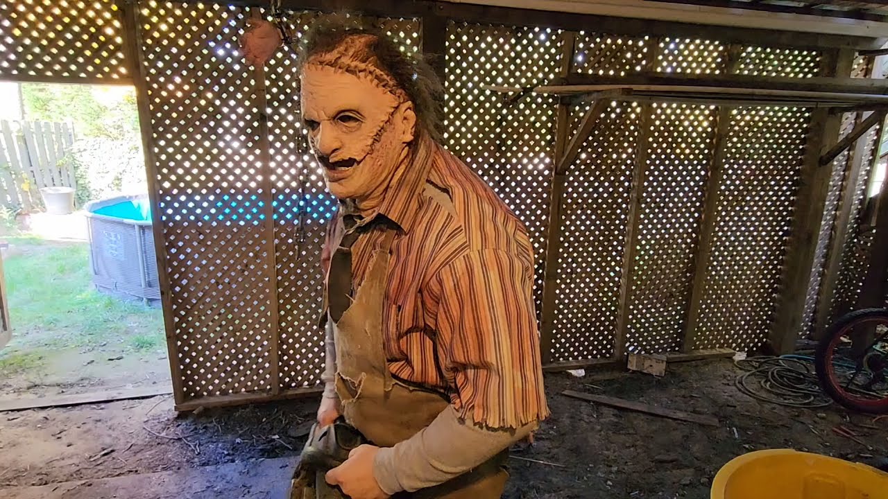 Trick Or Treat Studios Leatherface Mask Cosplay With Real Chainsaw ...
