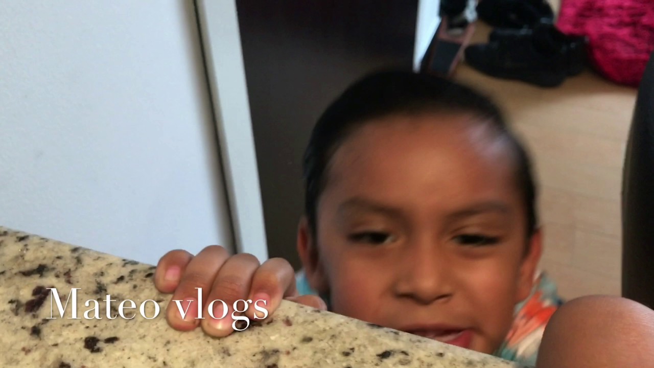 Mateo abriendo juguete nuevo de Justice League Batman - Mateo Vlogs - YouTube