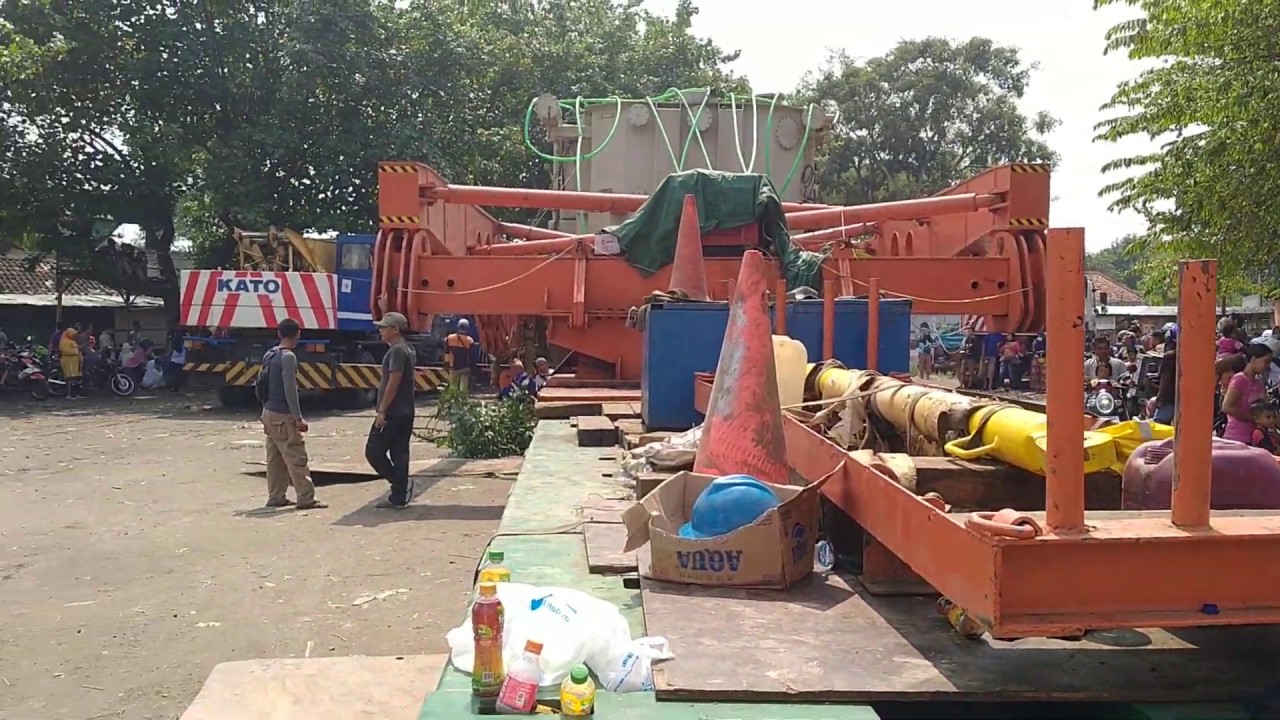 TRUK BESAR PENGANGKUT TRAVO GITET 500 KV PEDAN KLATEN - YouTube