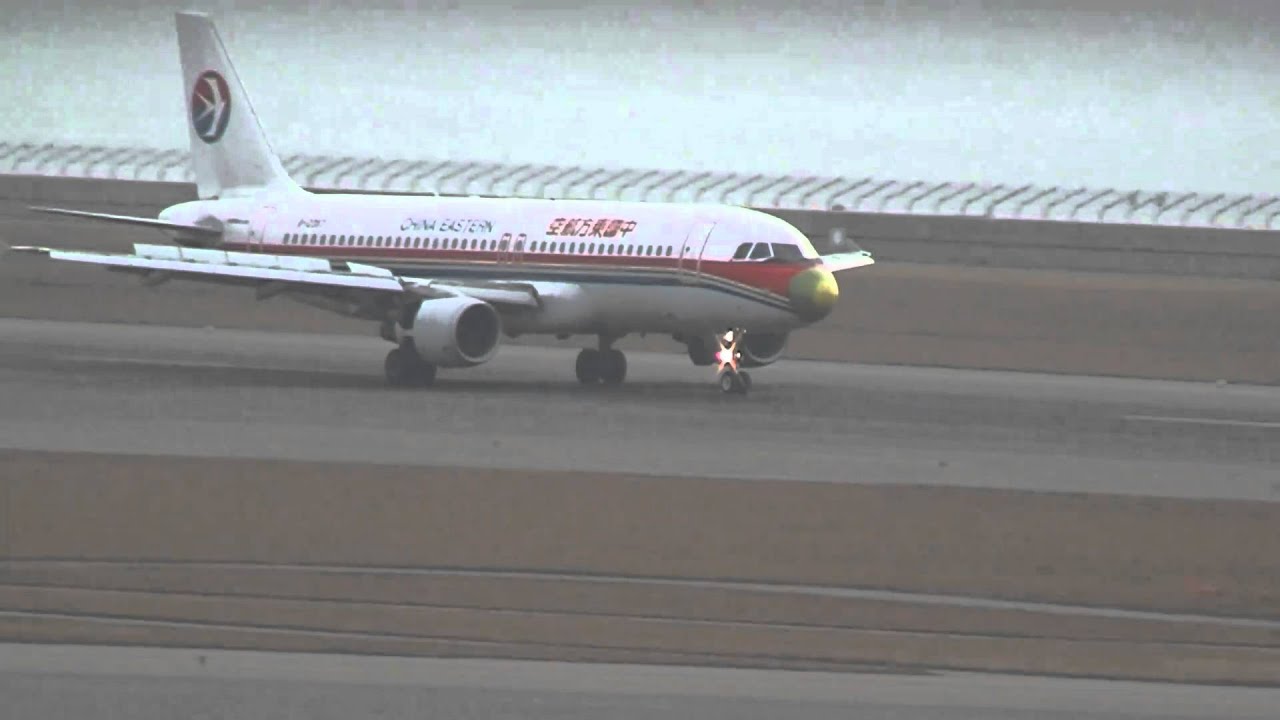 China Eastern Airbus A320-200 Strange nose - YouTube