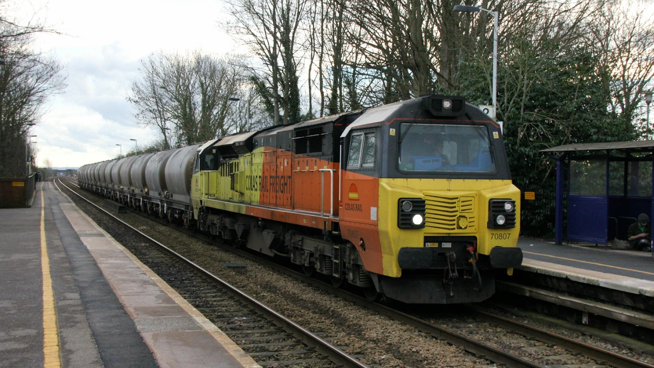 70807 departs Highbridge loop with 6C36 Cement empties 16/02/2017 - YouTube