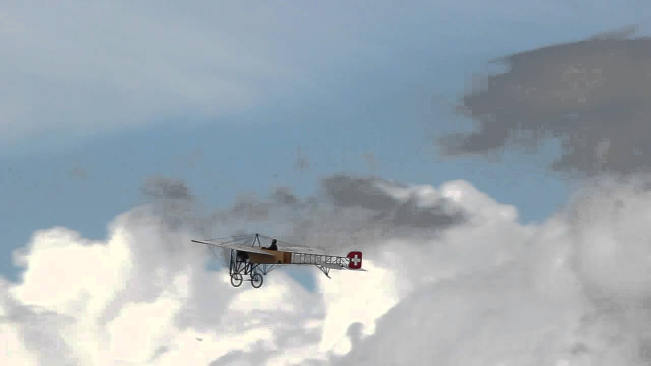 Blériot IX + seskoky/Parachute (Payerne 2014) - YouTube