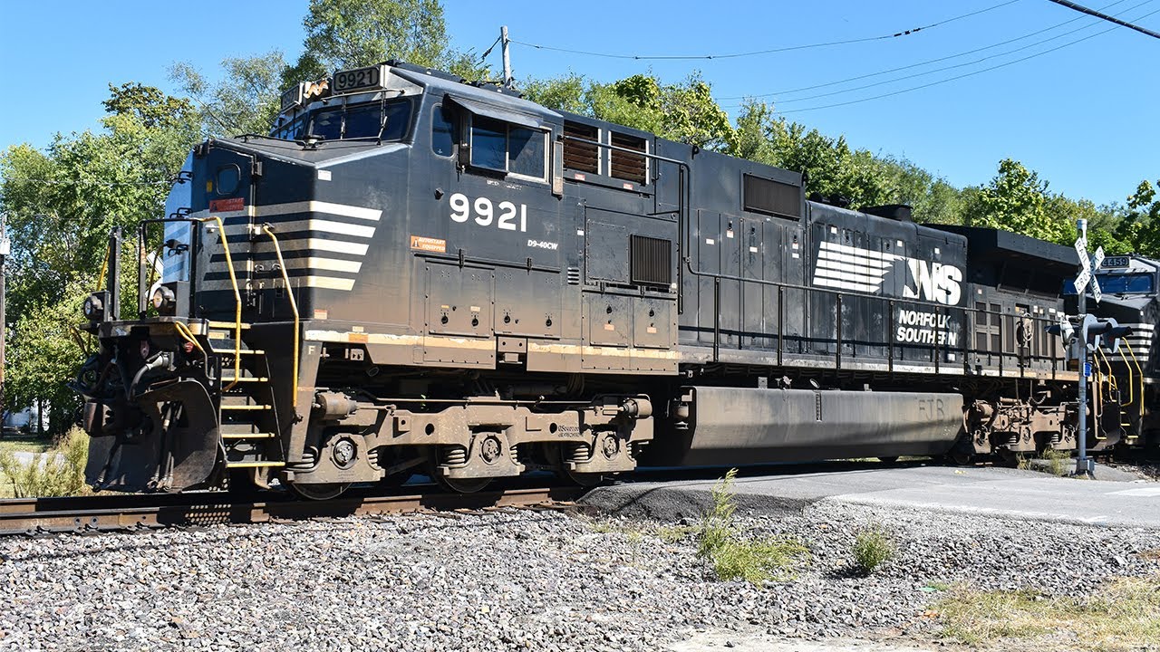 RS5T Horn on NS 9921 leading NS 110 - YouTube