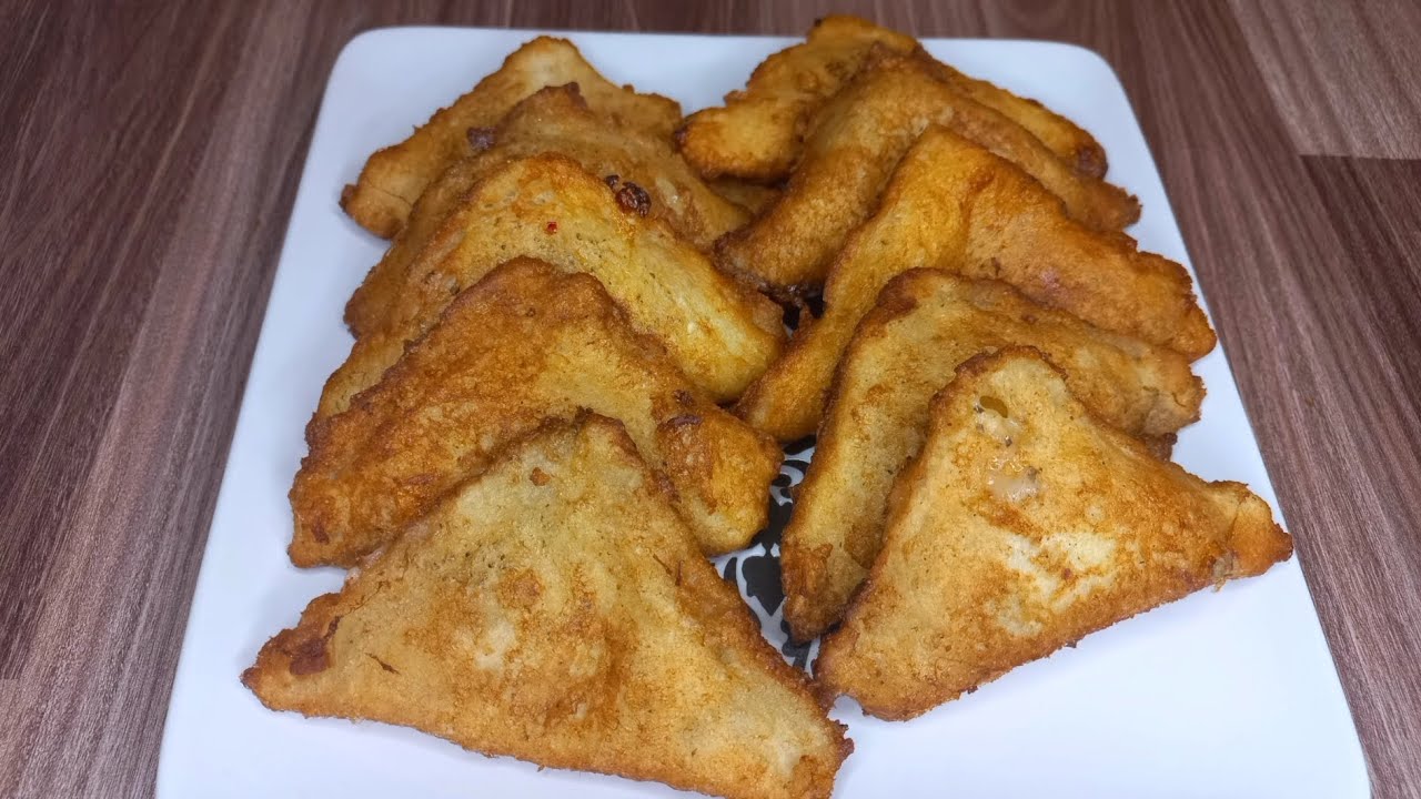 Cheesy Bread Triangles || Daffi Delights - YouTube