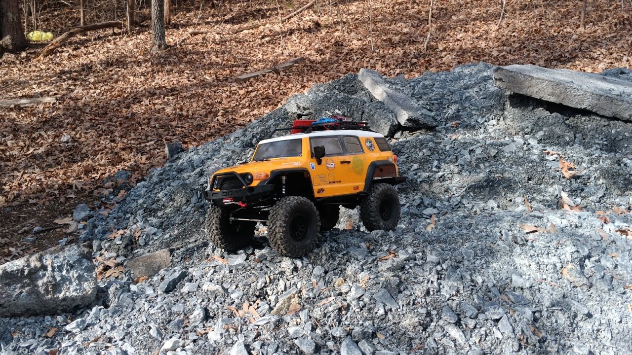 FJ body on axial SCX10 III Basecamp - YouTube