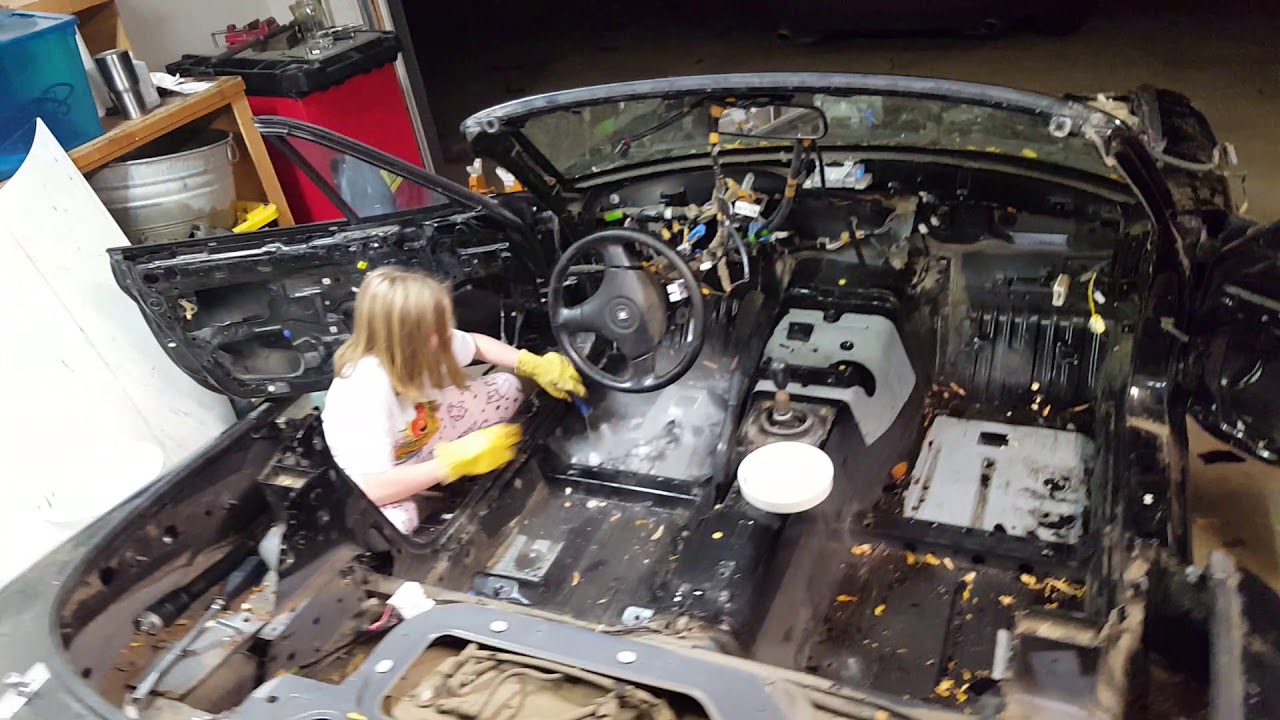 24hrs Lemons NB Miata build sound deadening removal - YouTube